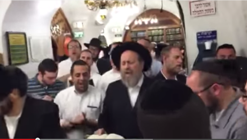 Rabbi Moshe Weinberger and Yosef Karduner Rock Kever Rashbi - WATCH ...