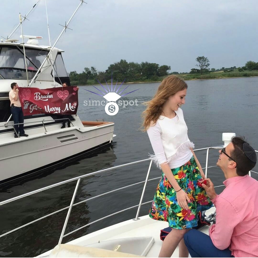 Engagement of Avrumi Simon and Bracha Sklar (2 Pics) - Simcha Spot
