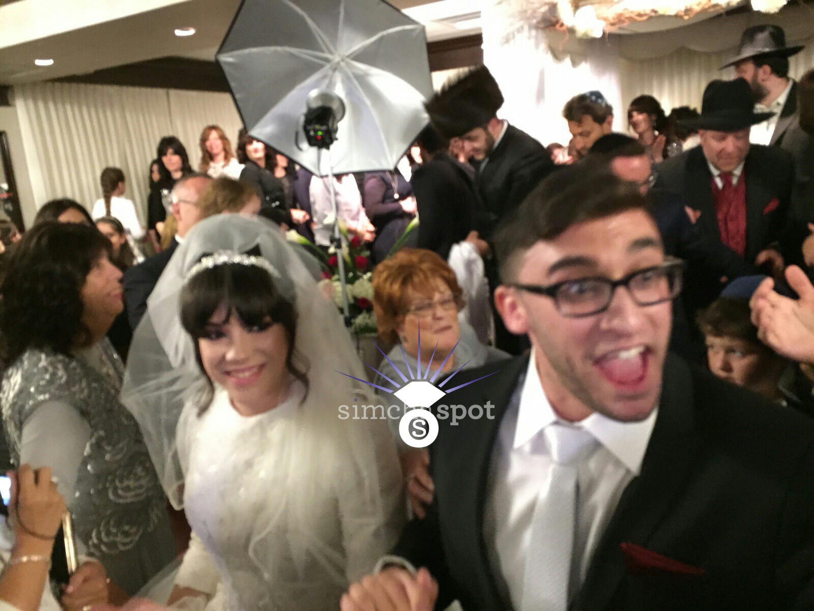 Wedding of Elli and Chanolly Weissman (3 Pics) - Simcha Spot