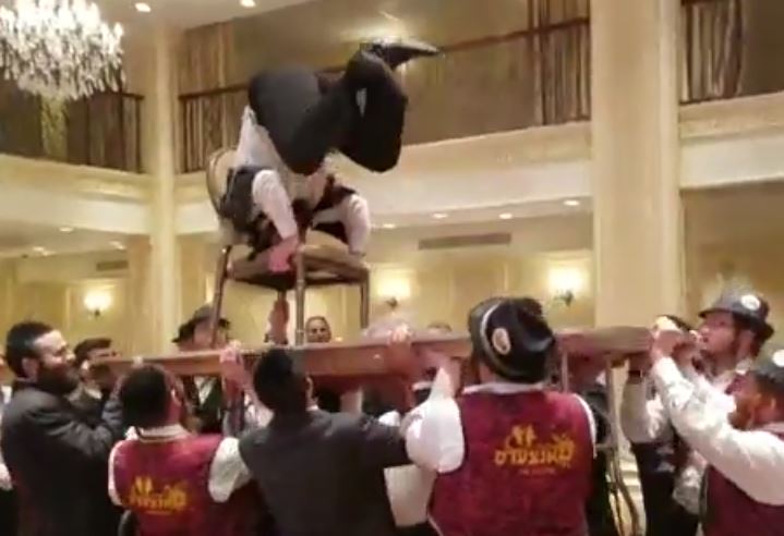 Tantzers Steal The Show With Outrageous Dancing at Chasuna | simchaspot.com