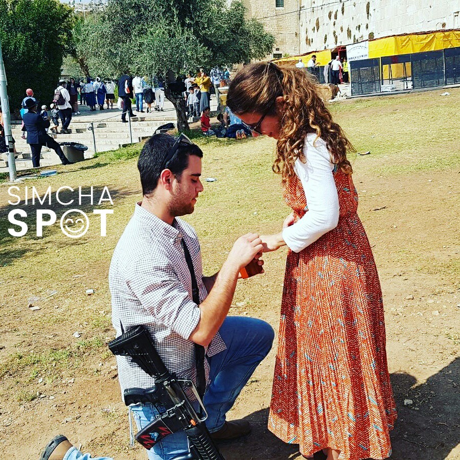 Engagement Moshe (Petach Tikva) and Sarah (Eli) (2 Pics) - Simcha Spot