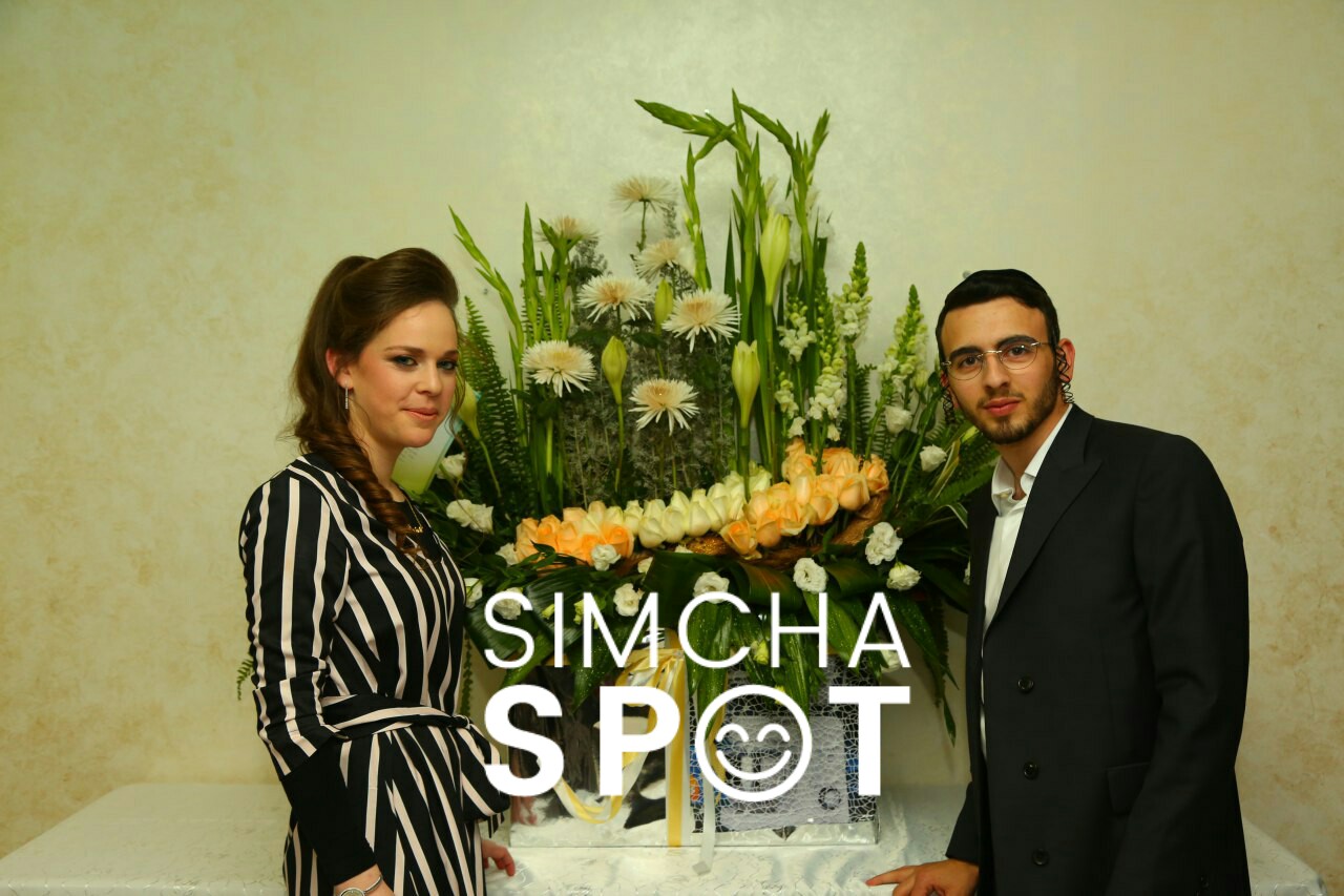 Engagement of Shloime Zinger and Racheli Forst (2 Pics) - Simcha Spot
